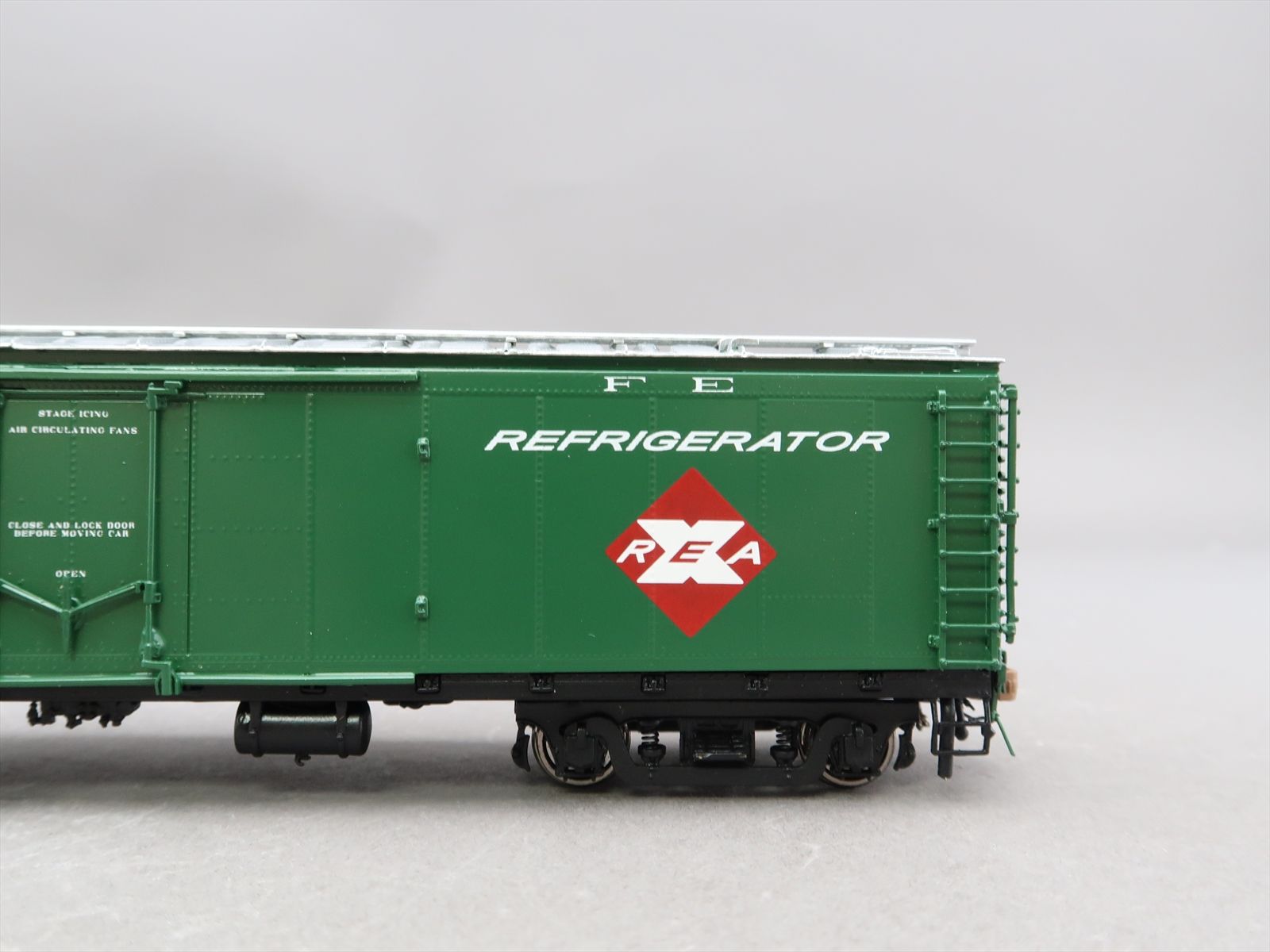 HO Brass Model - TCY 1418.2 AT&SF Santa Fe REA Express Car Reefer #4001 ...