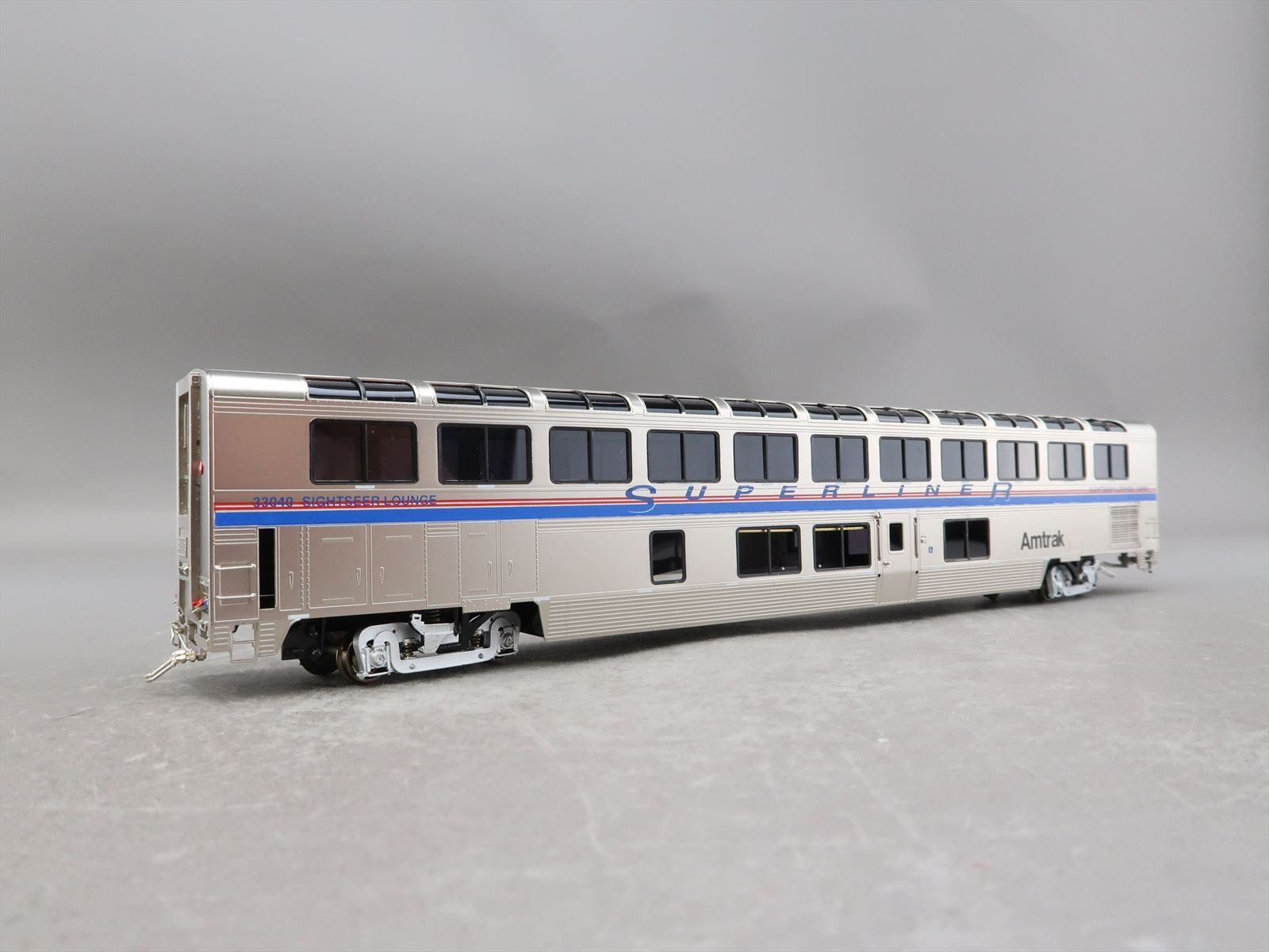 HO Brass Model - OMI 3331.1 Amtrak Superliner II Sightseer Lounge #33040 - F/P - 1997 Run - Ajin