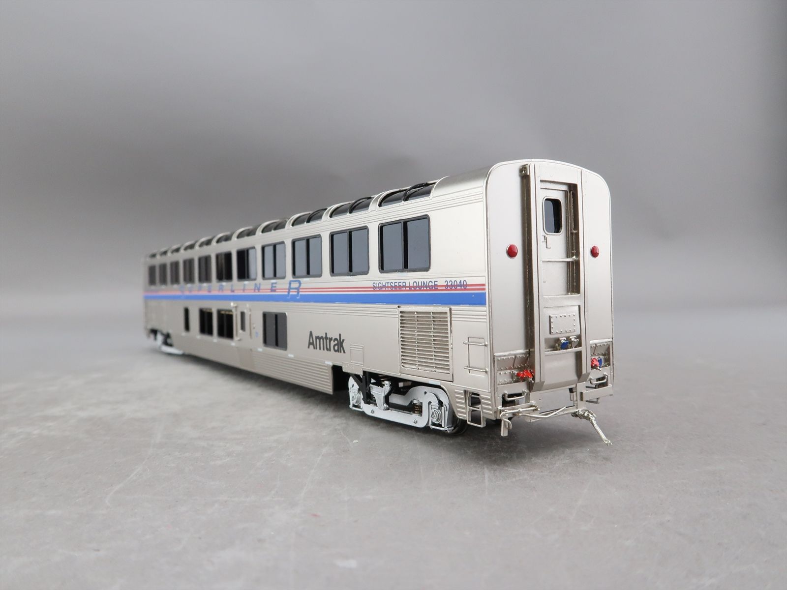 HO Brass Model - OMI 3331.1 Amtrak Superliner II Sightseer Lounge #33040 - F/P - 1997 Run - Ajin