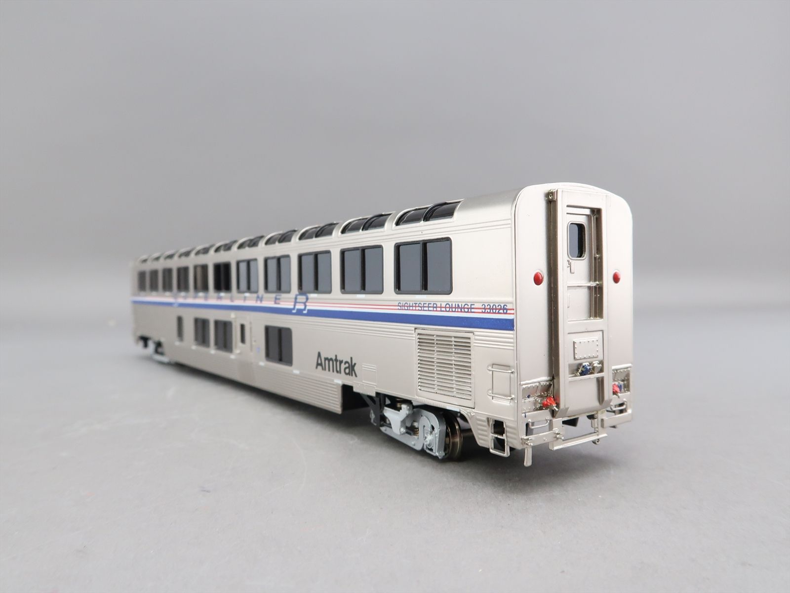 HO Brass Model - OMI 3331.1 Amtrak Superliner II Sightseer Lounge #33026 - F/P - 1997 Run - Ajin