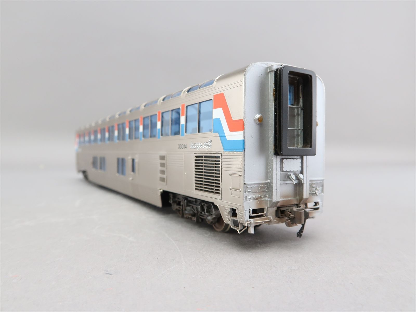 HO Brass Model - OMI 3225 Amtrak Diner Superliner Lounge Cafe #33014 ...