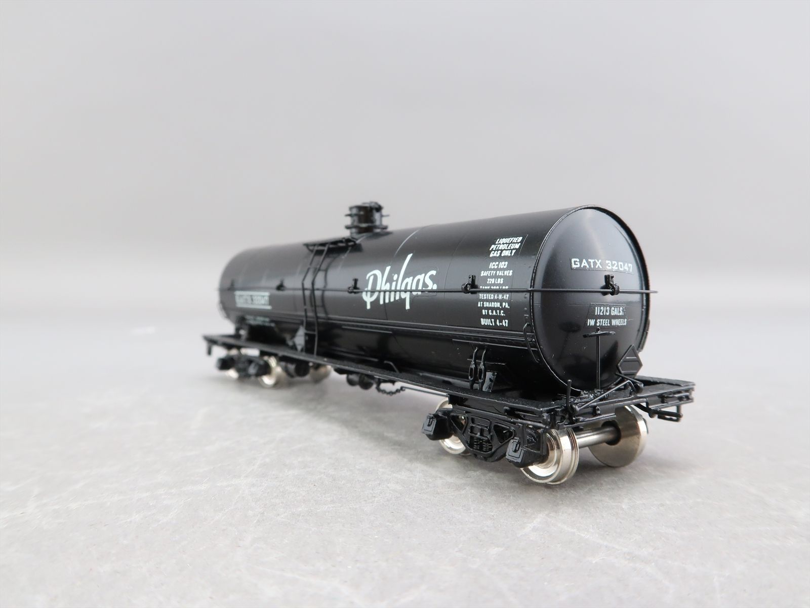 HO Brass Model - OMI 3028.1 GATX L.P. Tank Car Philgas #32047 - F/P CPOMI - 1986 Run - Ajin