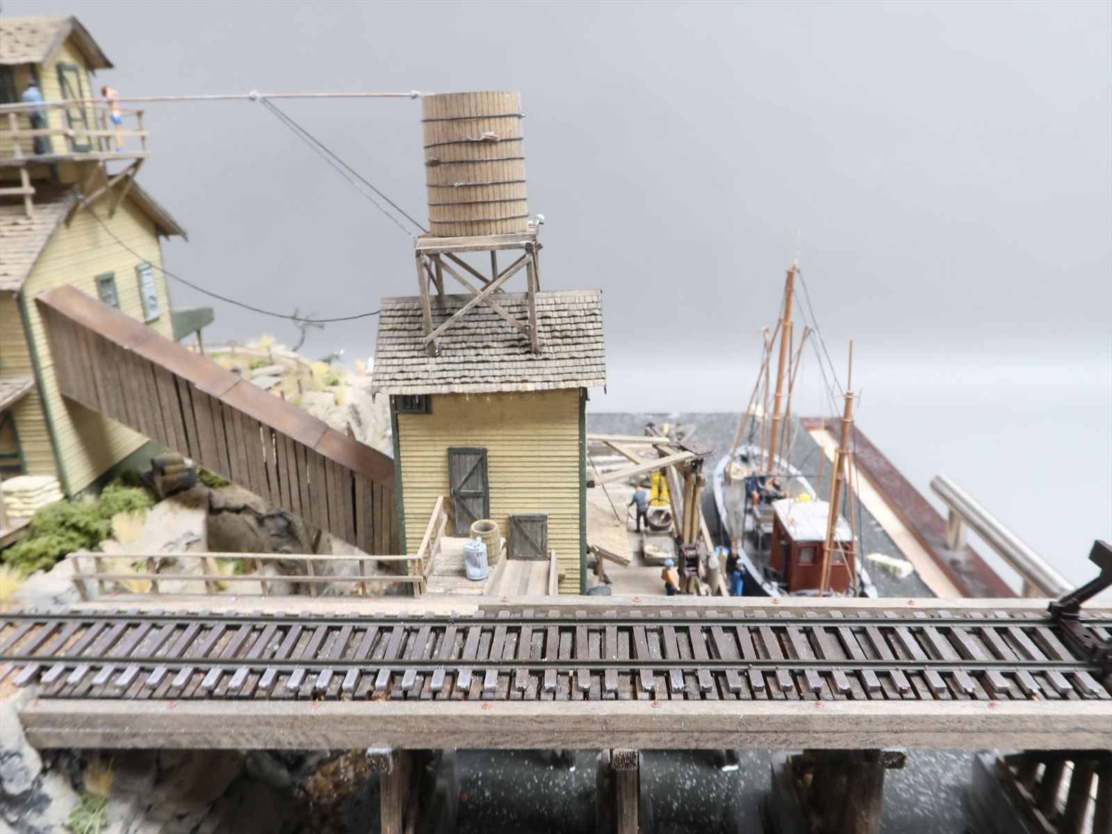 HO 1:87 FSM 18 x 24 Diorama - Pro Built by M. Cain & O. Bama - Kit Bash ...