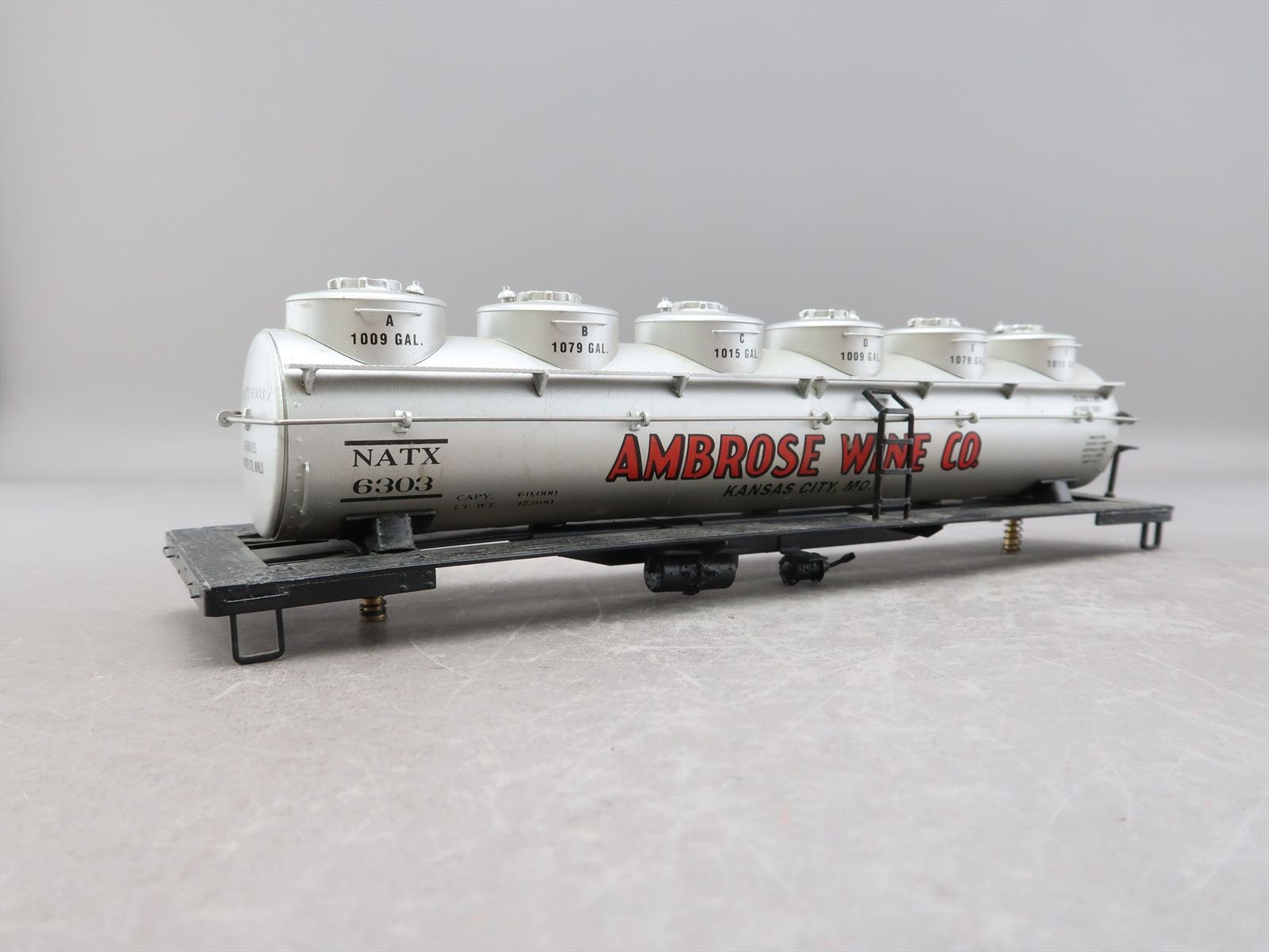 Railroad Model Bachmann Trains 3-Dome Tank Car - Ambrose Wine Co. N ...