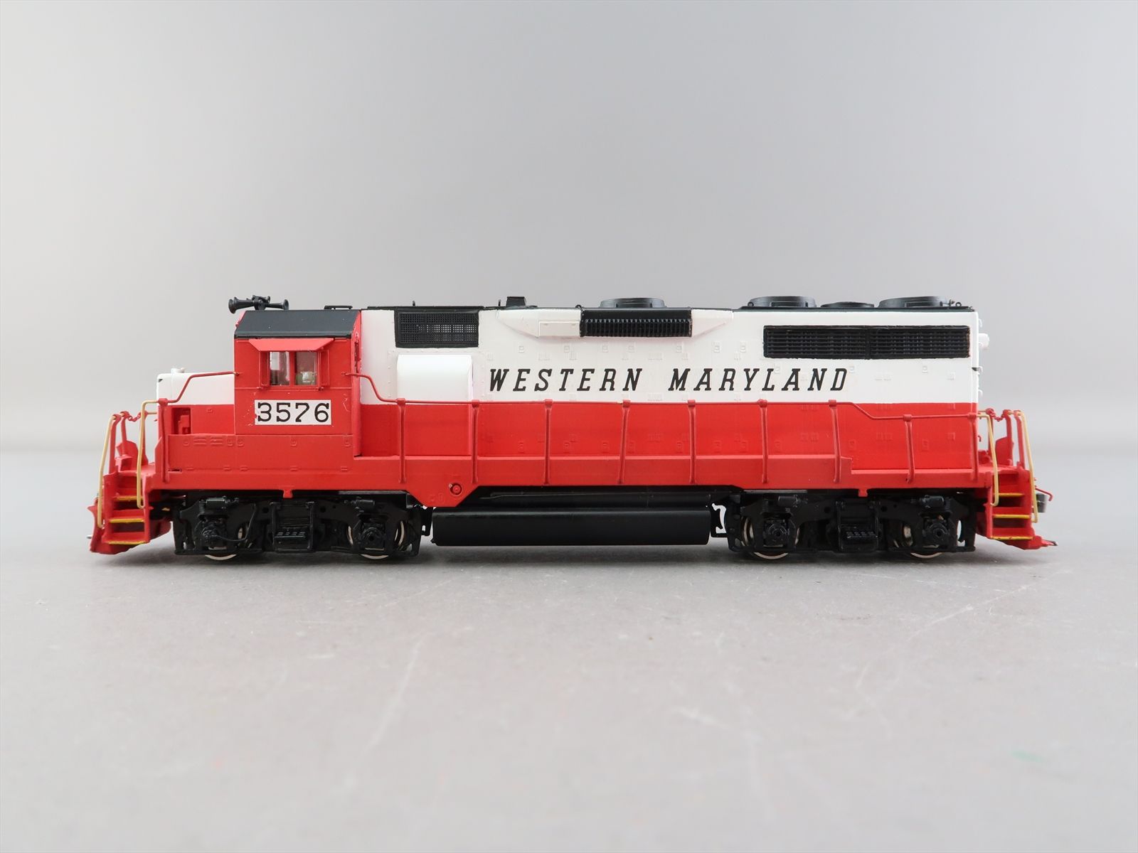 HO Brass Model - Oriental WM Western Maryland EMD GP35 Low Hood #3576 - F/P - Samhongsa