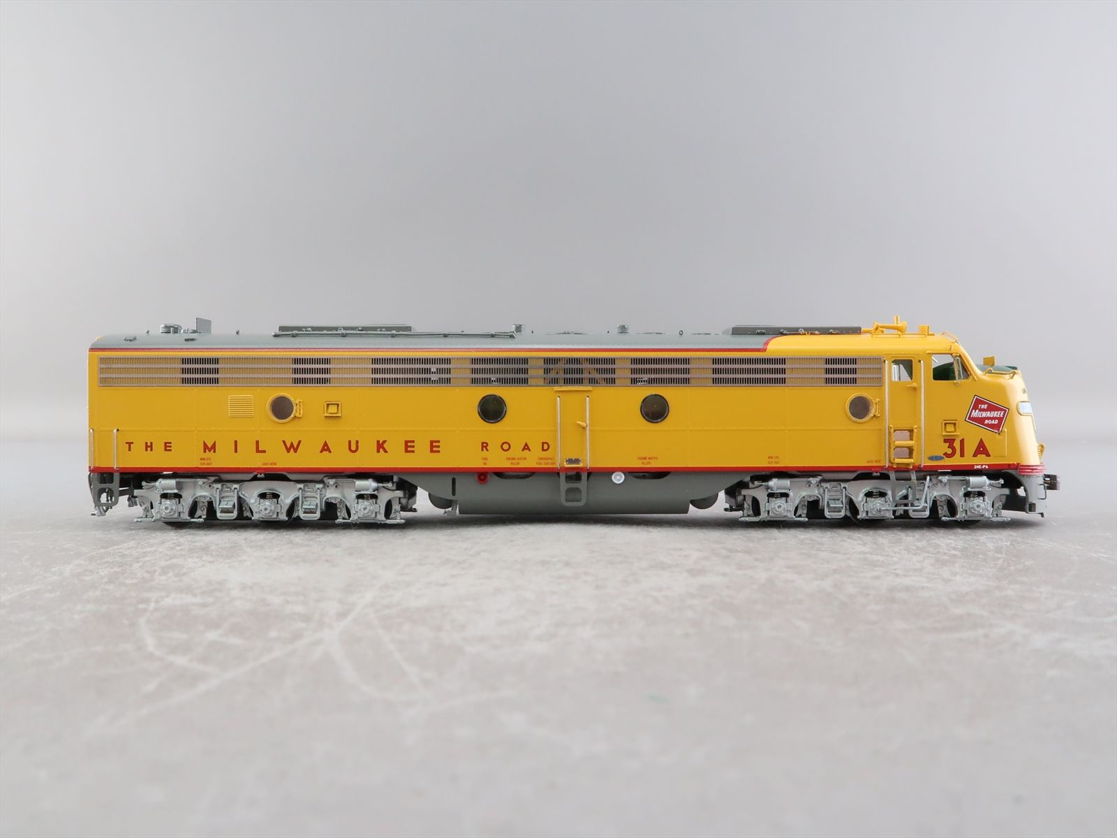 HO Brass Model - CIL 2446.1 Milwaukee E9 E9A E9B A-B-A Set #31 - F/P + Interior - UP Colors ...