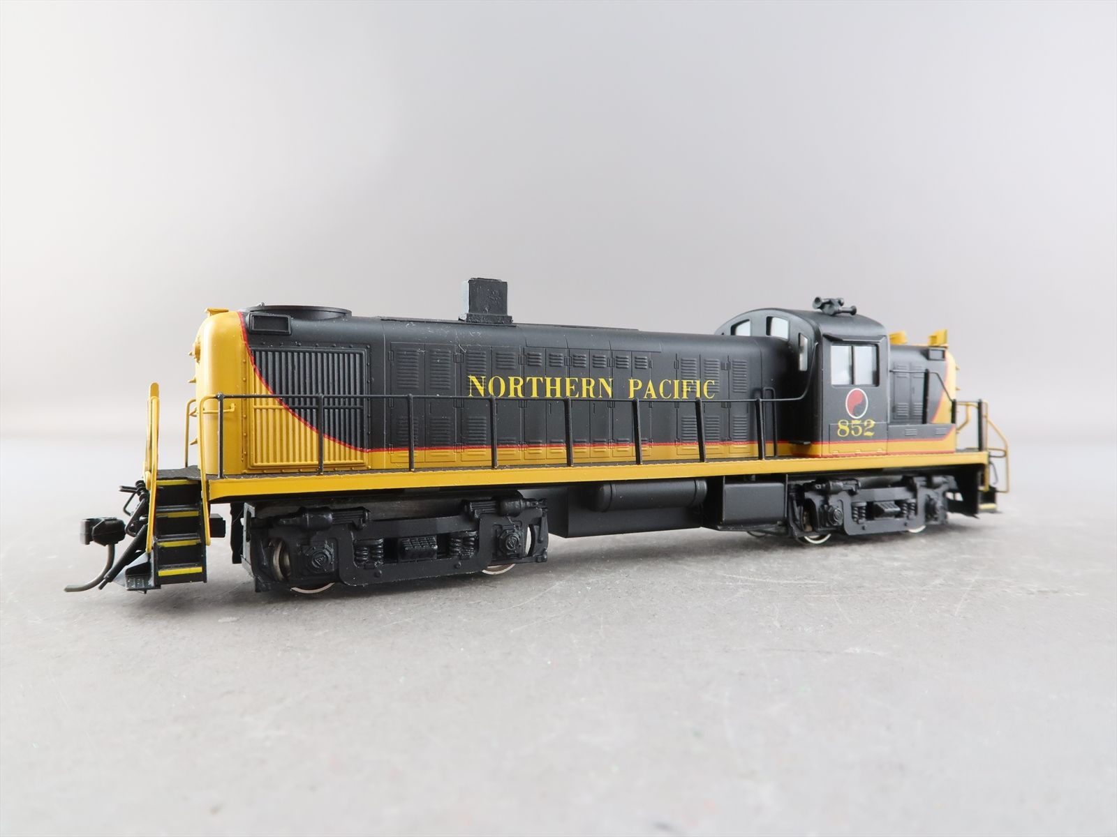 HO Brass Model - ALCO D-123 Northern Pacific RS3 #852 - Custom - 1978 ...