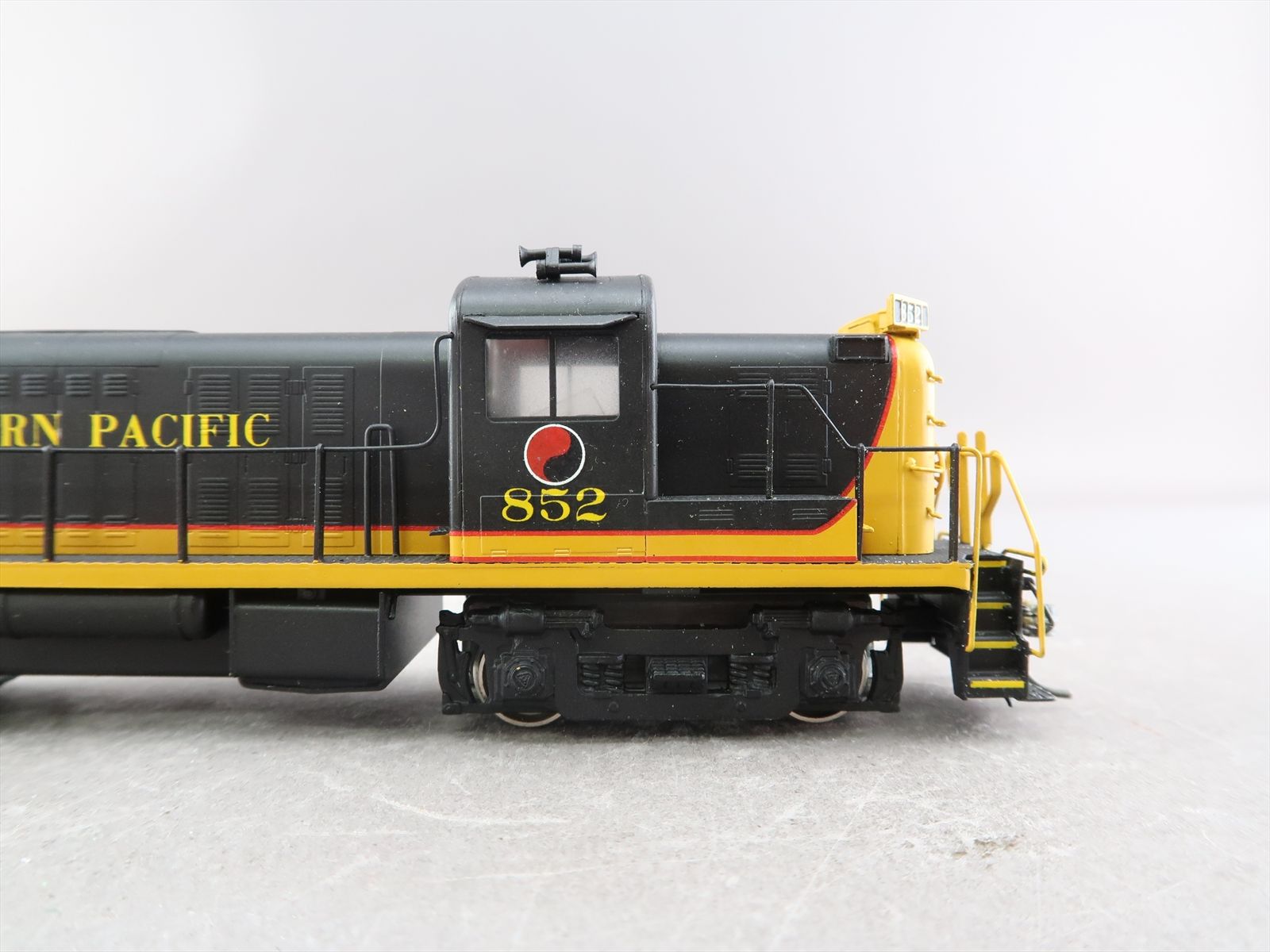 HO Brass Model - ALCO D-123 Northern Pacific RS3 #852 - Custom - 1978 ...