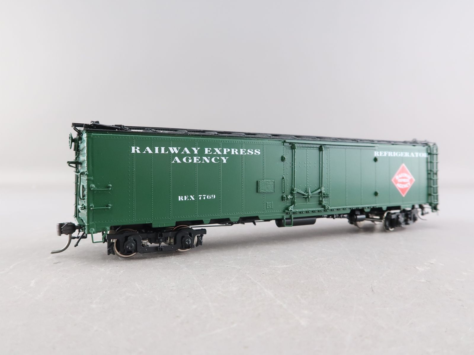 HO Brass Model - CIL 2068.1 REA Railway Express Agency 52' Reefer REX ...
