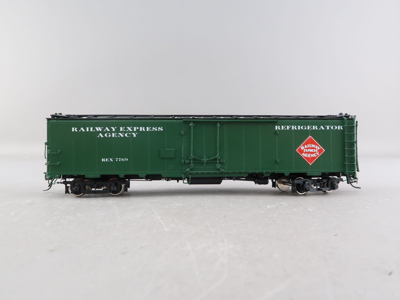 HO Brass Model - CIL 2068.1 REA Railway Express Agency 52' Reefer REX ...