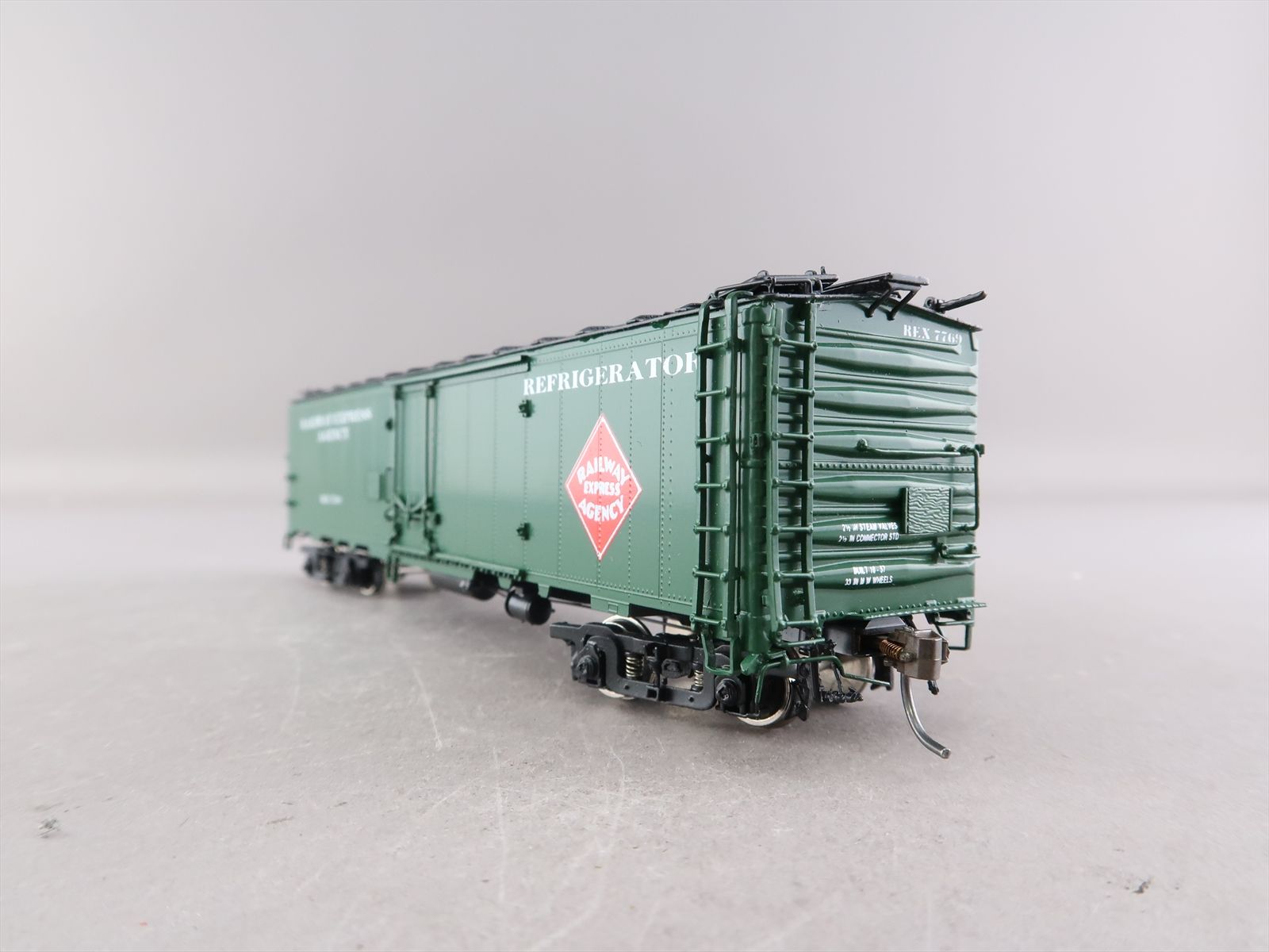 HO Brass Model - CIL 2068.1 REA Railway Express Agency 52' Reefer REX ...