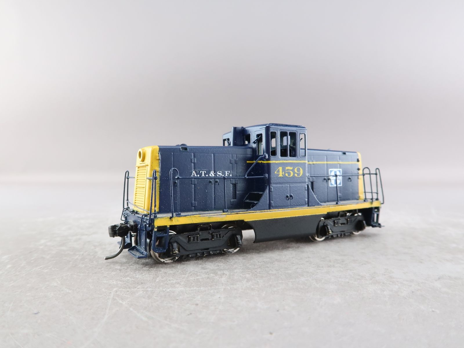 HO Brass Model - W&R AT&SF Santa Fe GE 44-Ton Diesel Switcher Phase III ...