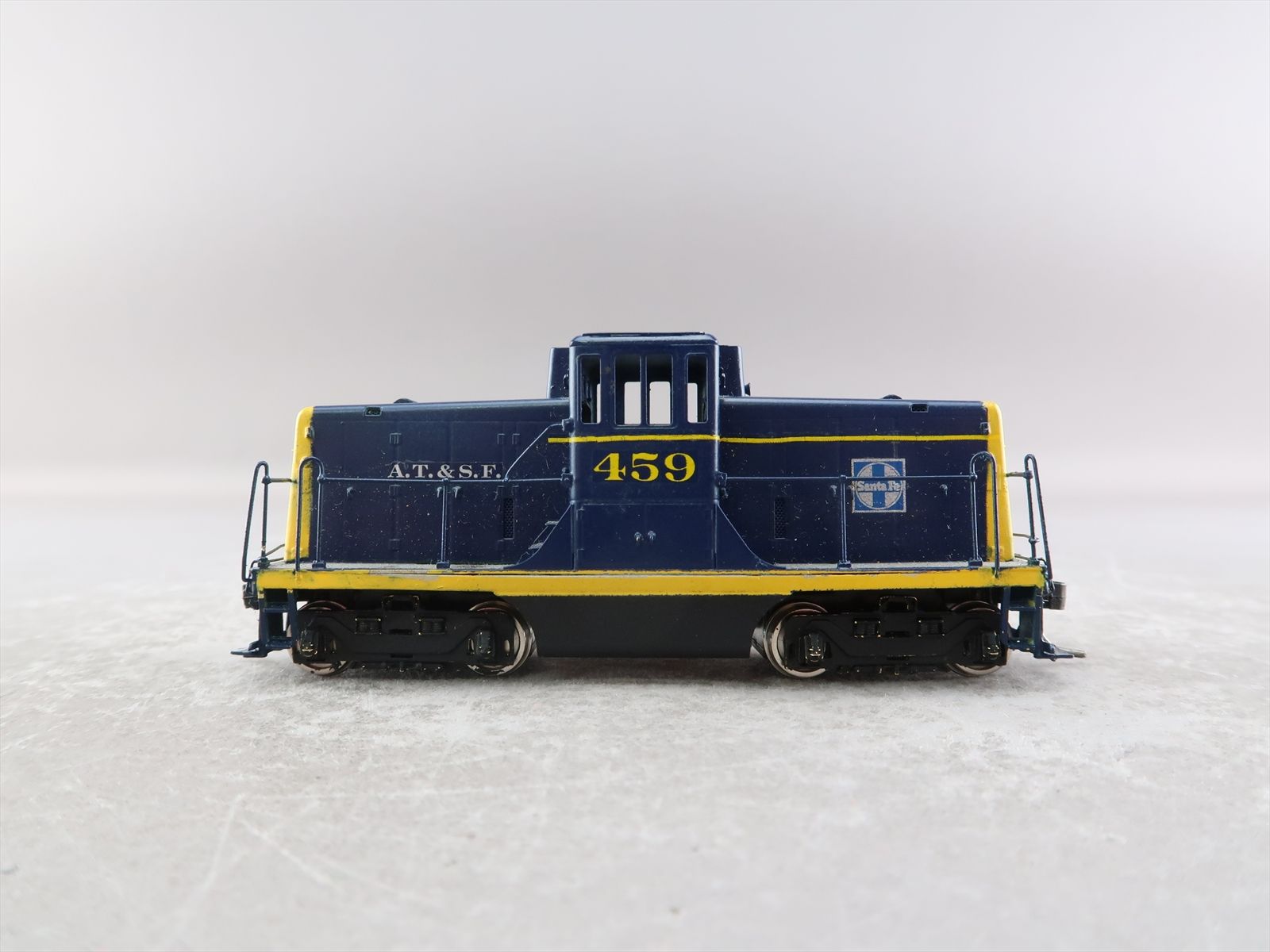 HO Brass Model - W&R AT&SF Santa Fe GE 44-Ton Diesel Switcher Phase III ...
