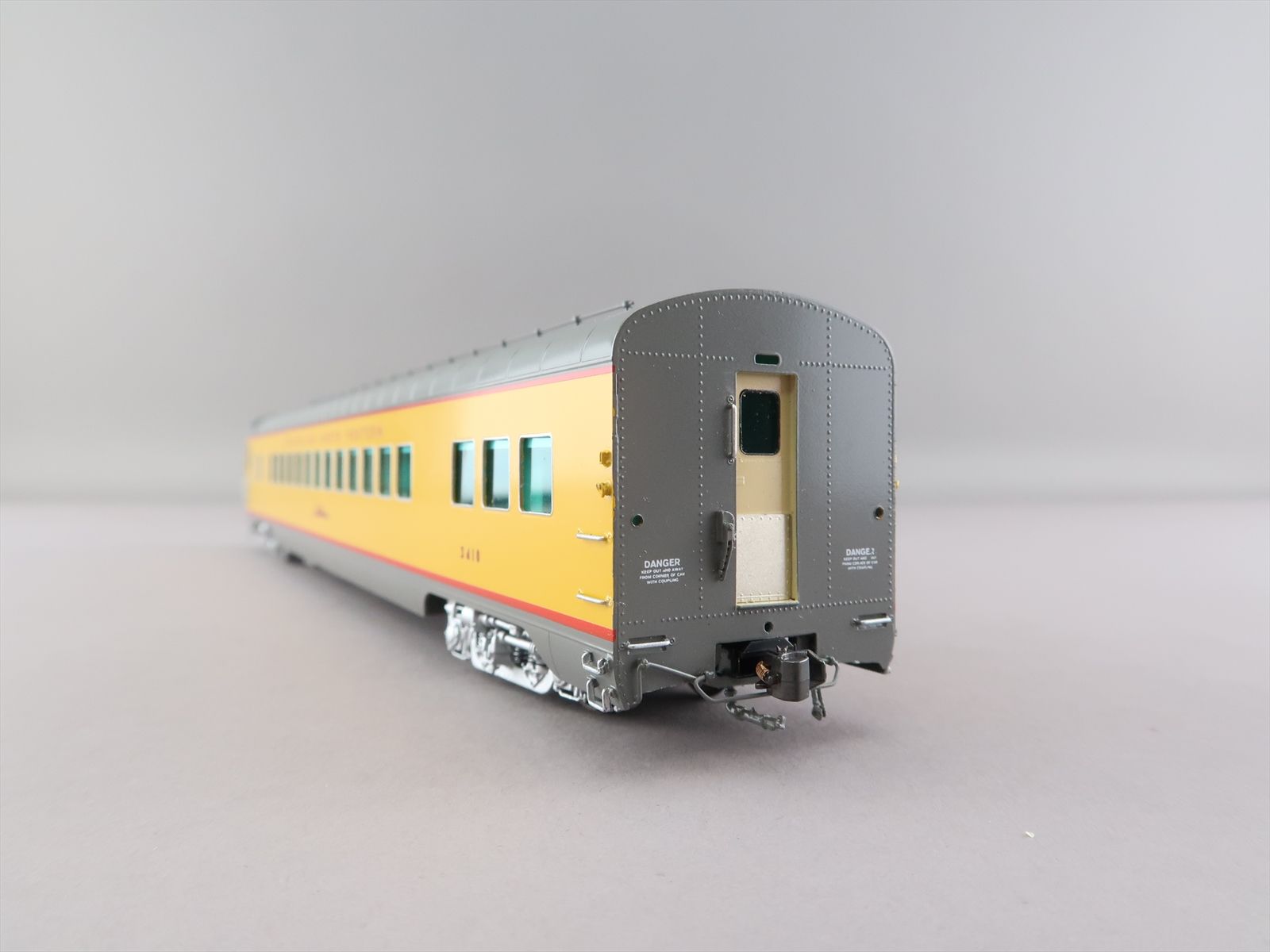 HO Brass Model - RWC UP01 C&NW Chicago & Northwestern 20-Seat Coach ...