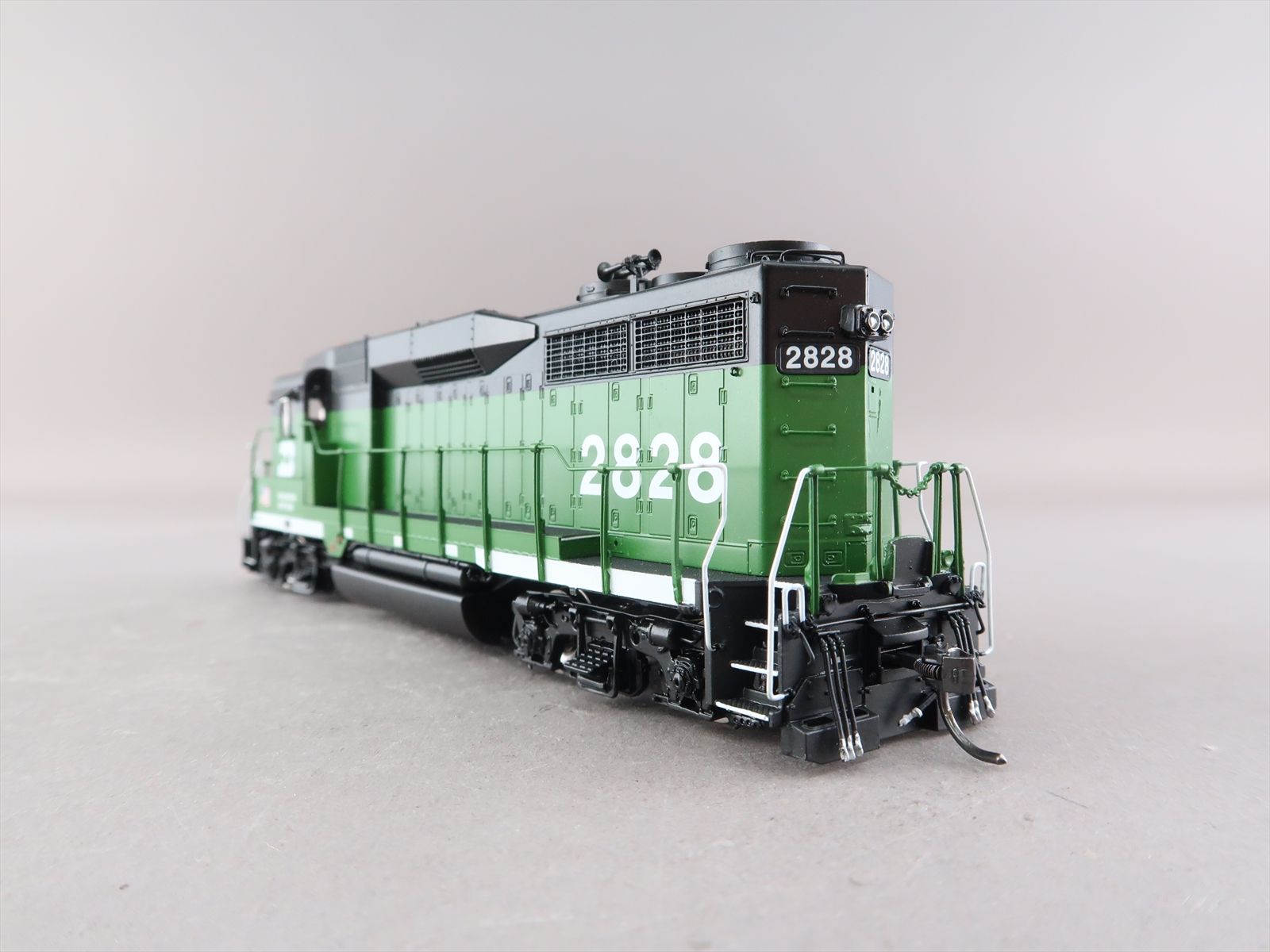 HO Brass Model - OMI AA-1137-2 BN Burlington Northern GP39M #2828 - F/P - 2006 Run - Ajin
