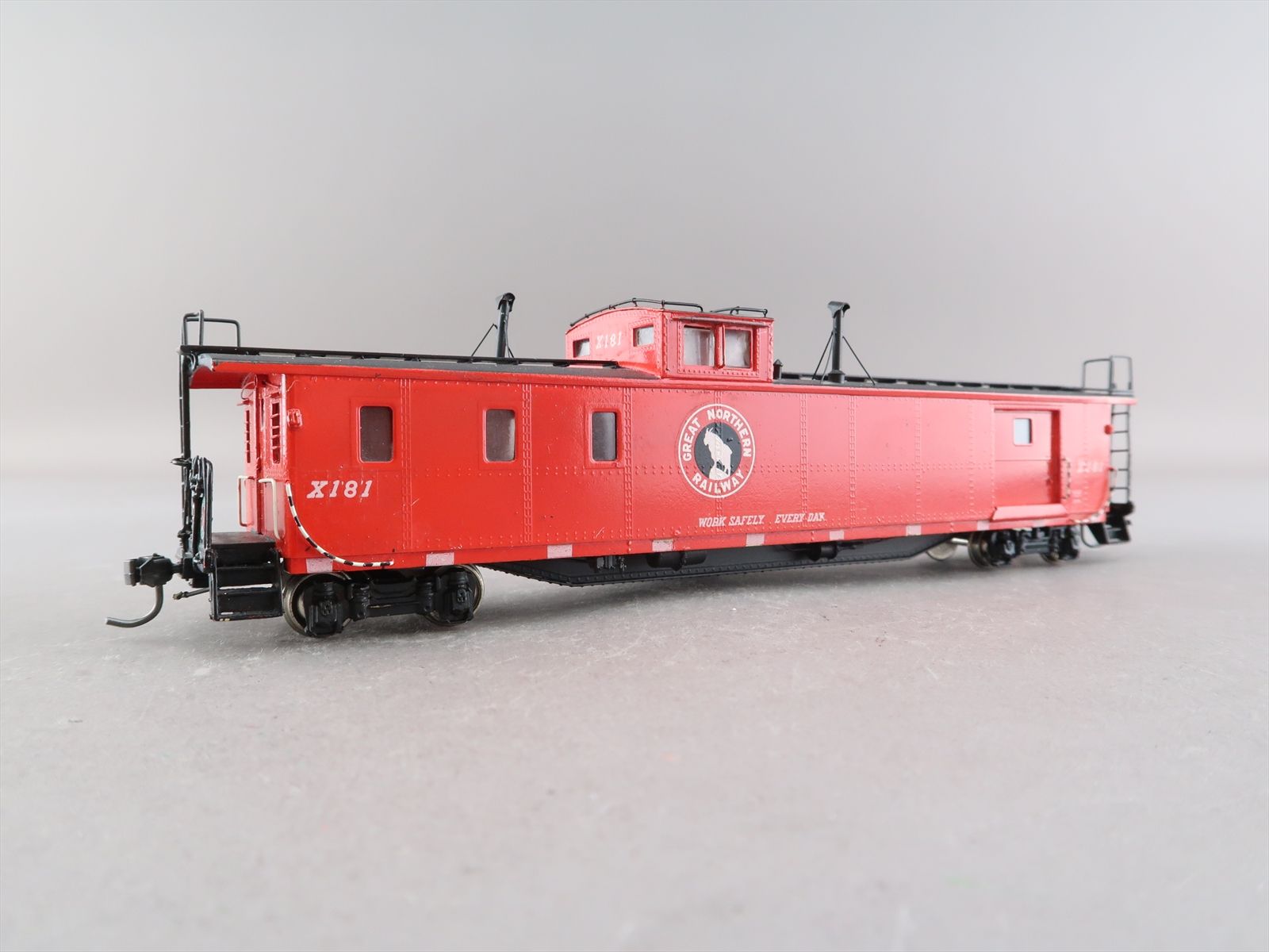 HO Brass Model - OMI 1109 GN Great Northern Long Caboose #X181 - Custom- 1980 Run - Ajin