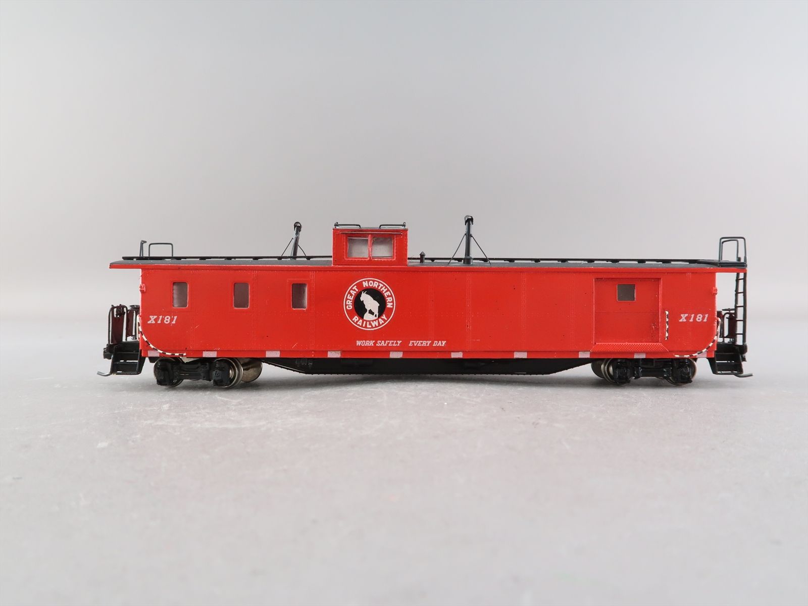 HO Brass Model - OMI 1109 GN Great Northern Long Caboose #X181 - Custom- 1980 Run - Ajin