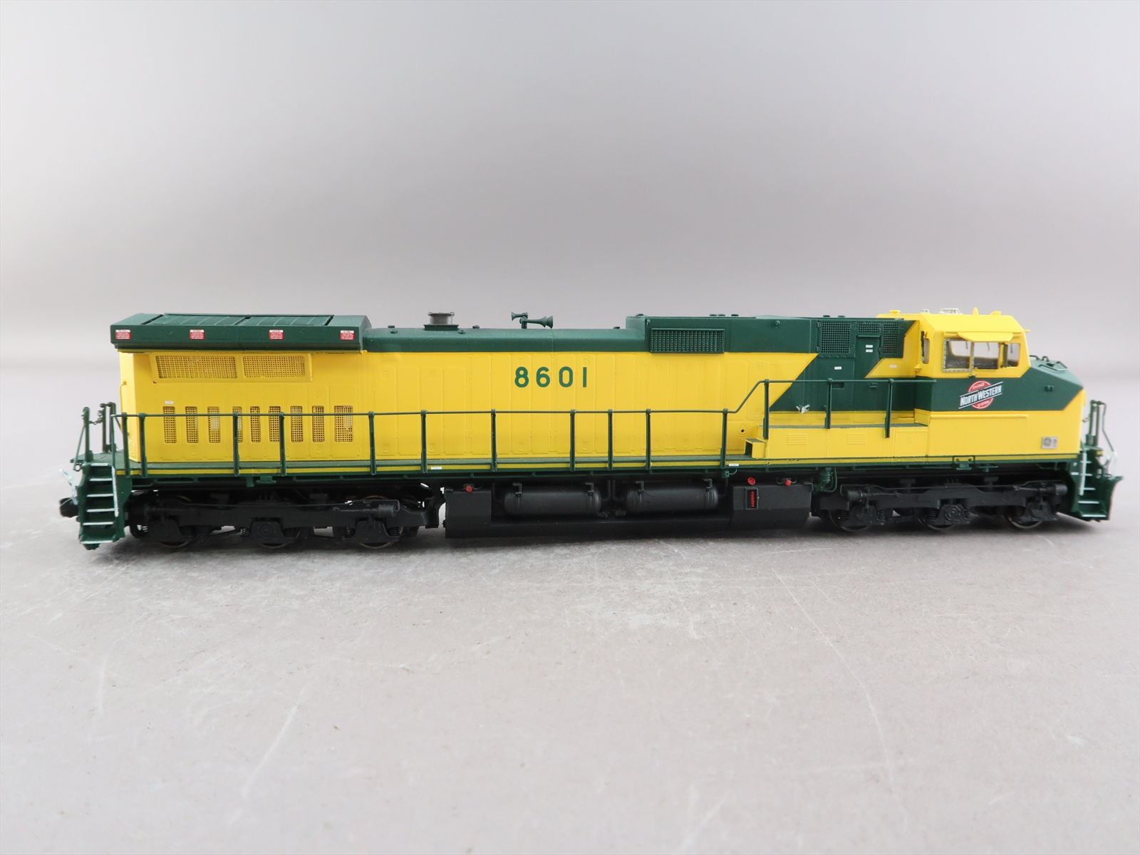 HO Brass Model - OMI 6526.1 C&NW Chicago & Northwestern C44-9W #8601 - Custom - 1994 Run - Ajin