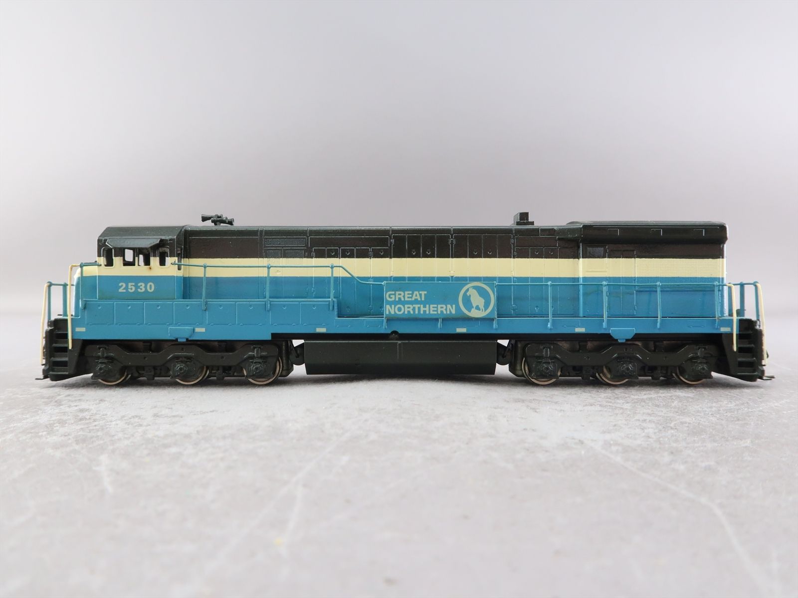 HO Brass Model - Alco D-137 GN Great Northern GE U33C Big Sky Blue #2530 - Custom - Kumata