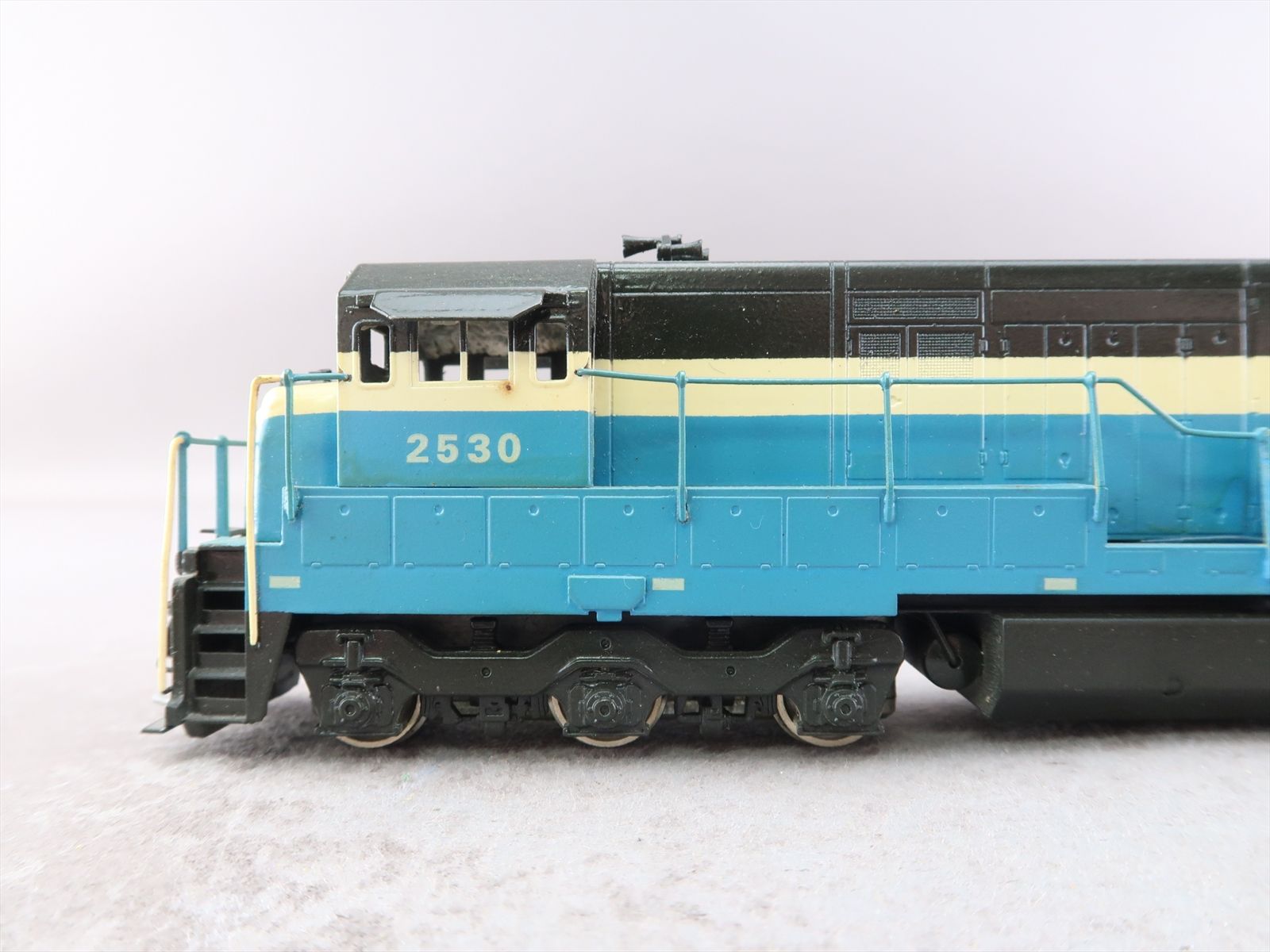 HO Brass Model - Alco D-137 GN Great Northern GE U33C Big Sky Blue #2530 - Custom - Kumata
