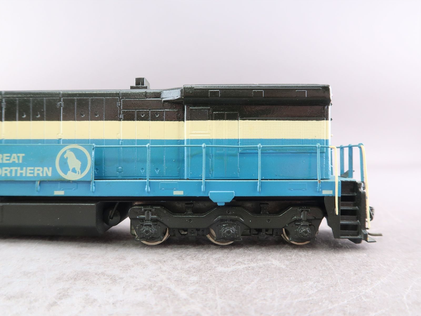 HO Brass Model - Alco D-137 GN Great Northern GE U33C Big Sky Blue #2530 - Custom - Kumata