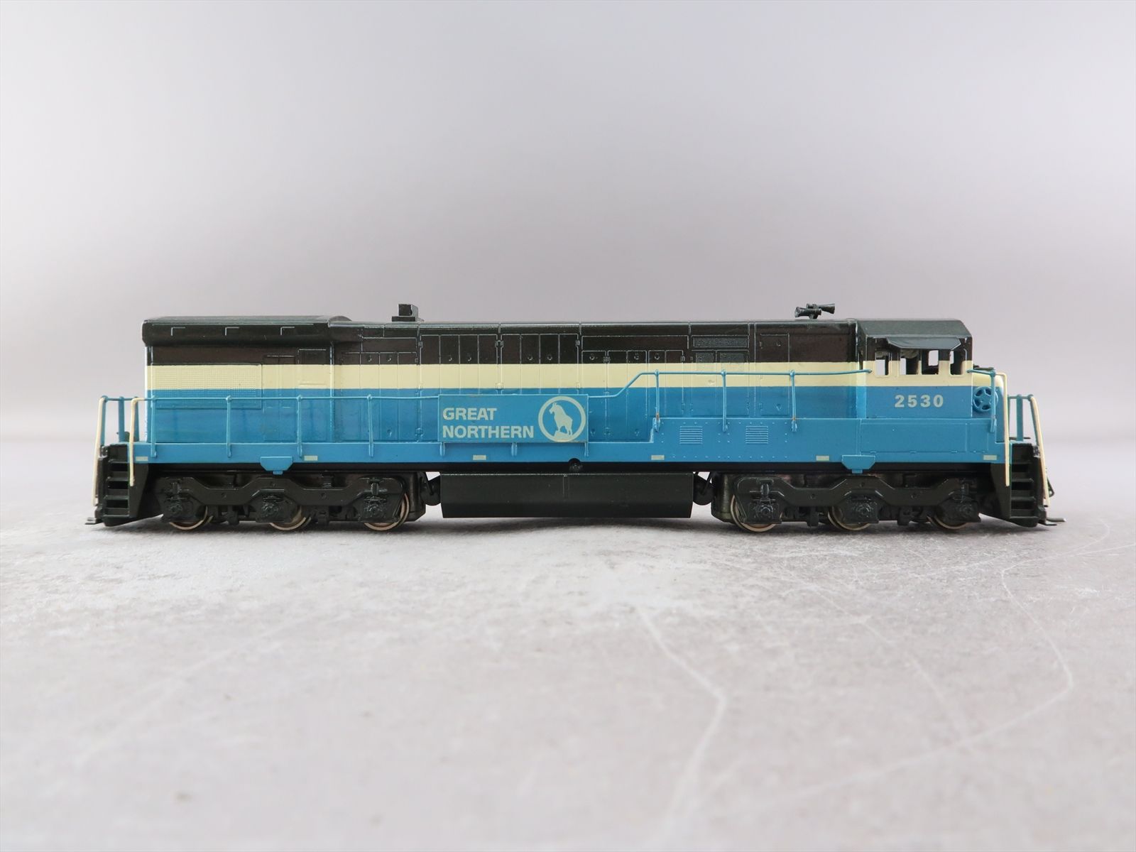 HO Brass Model - Alco D-137 GN Great Northern GE U33C Big Sky Blue #2530 - Custom - Kumata