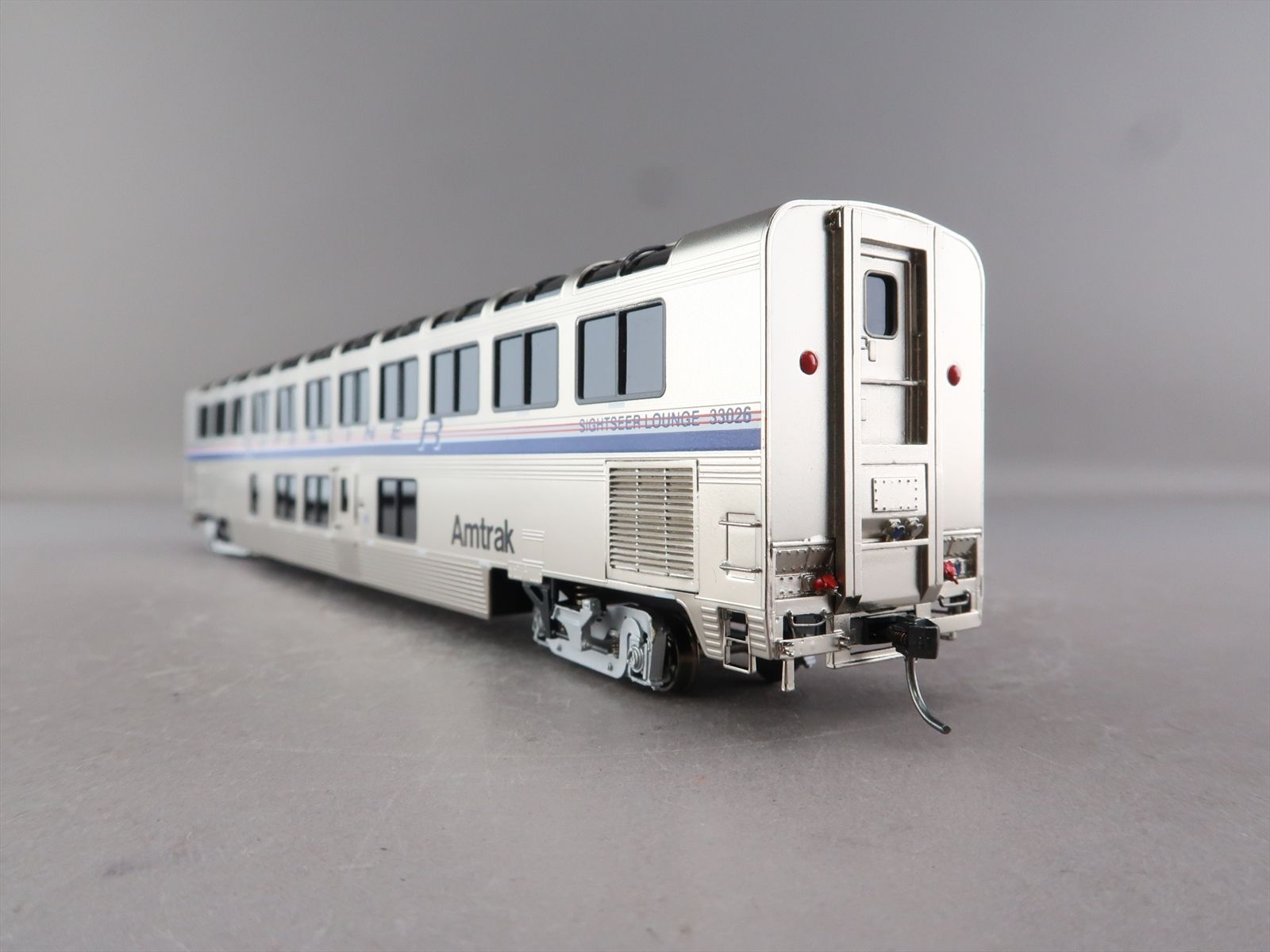 HO Brass Model - OMI 3331.1 Amtrak Superliner II Sightseer Lounge ...