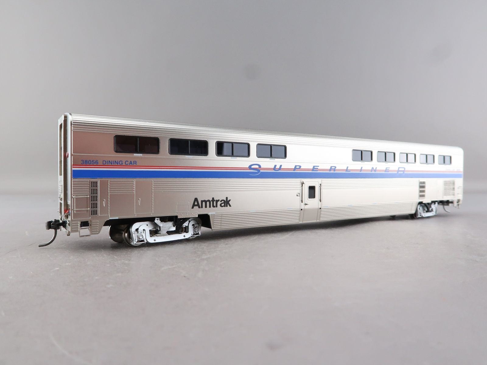 HO Brass Model - OMI 3332.1 Amtrak Superliner II Diner #38056 - F/P - 1997 Run - Ajin