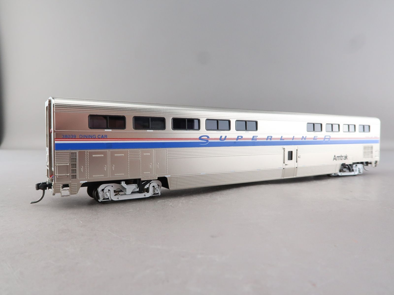HO Brass Model - OMI 3332.1 Amtrak Superliner II Diner #38039 - F/P - 1997 Run - Ajin