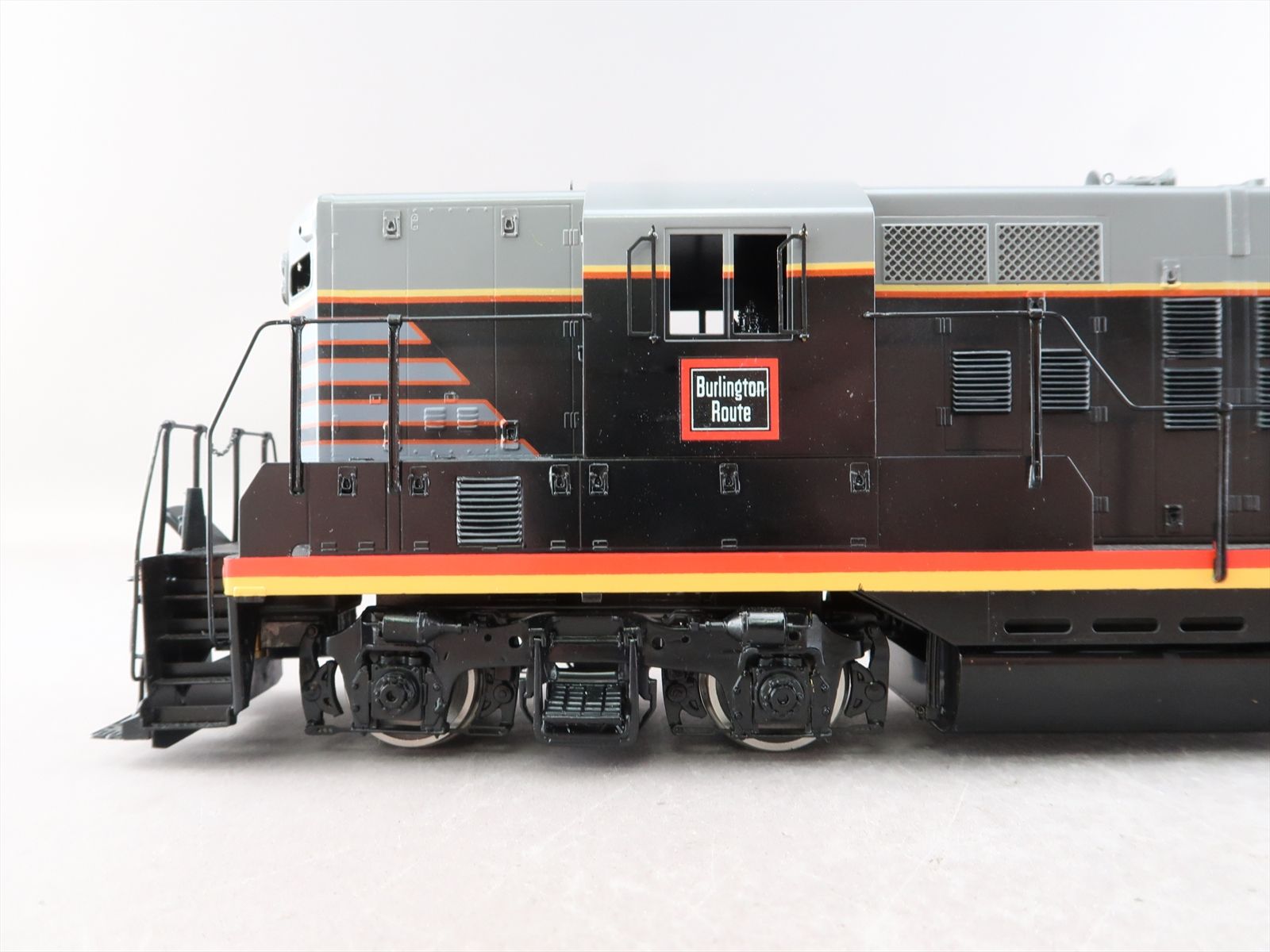 O Brass Model - Oriental P567 CB&Q Burlington GP-9 Early Version ...